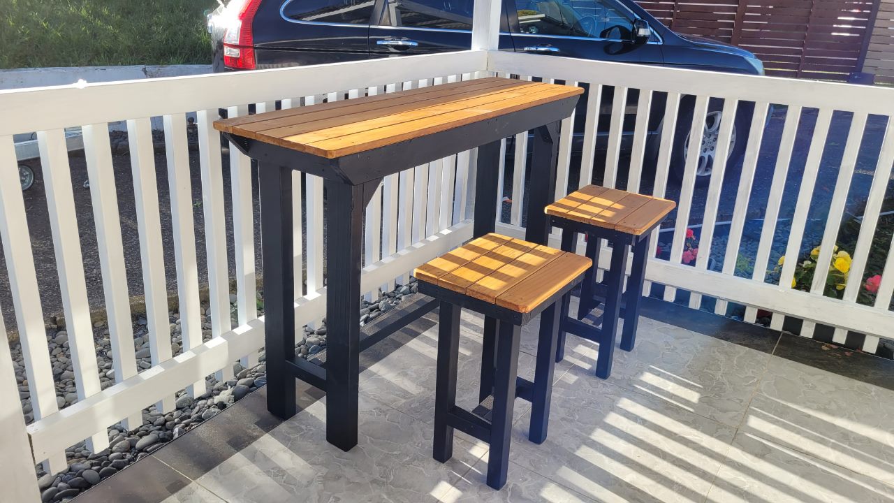 Stylish Bar Leaners: Perfect for Any Event or Garden!