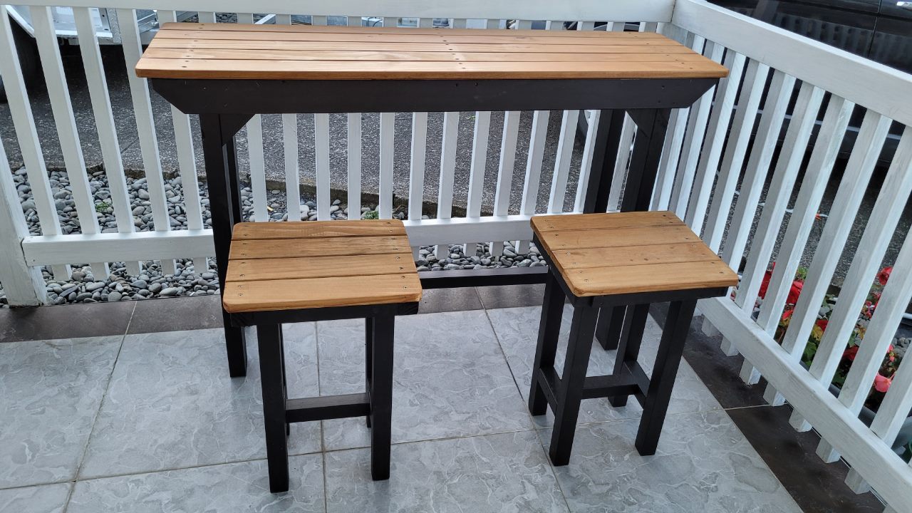 Stylish Bar Leaners: Perfect for Any Event or Garden!