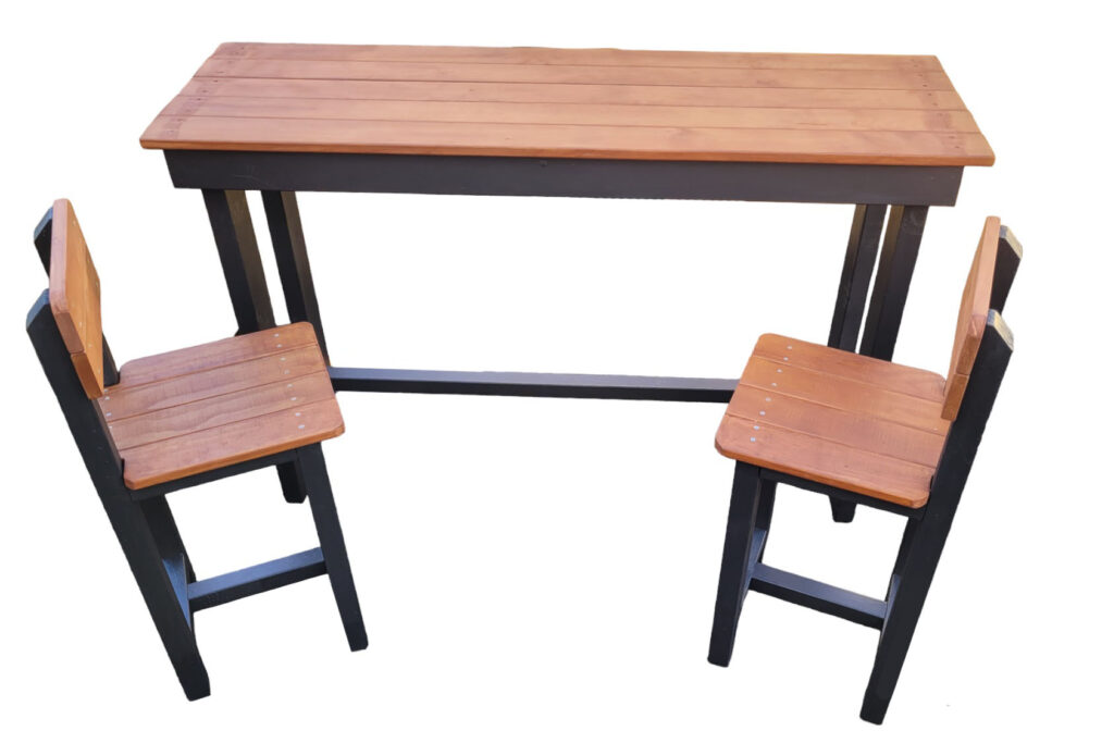 Stylish Bar Leaner & Chairs - Perfect for Outdoor Use