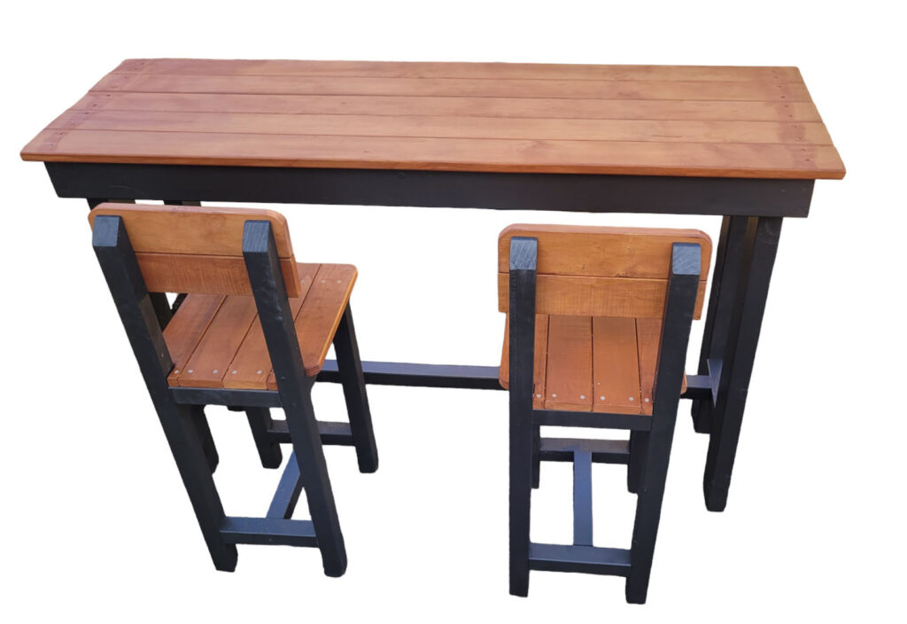 Custom Bar Leaner & Chairs: Ideal for Indoor & Outdoor Use